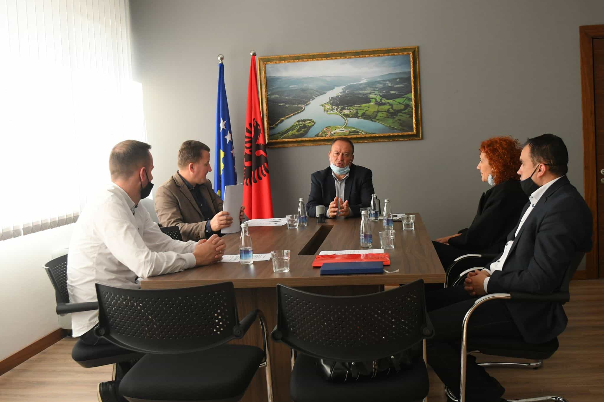 Edhe dy shkolla përfituese nga projekti i Energjisë Efiçiente - Komuna ...